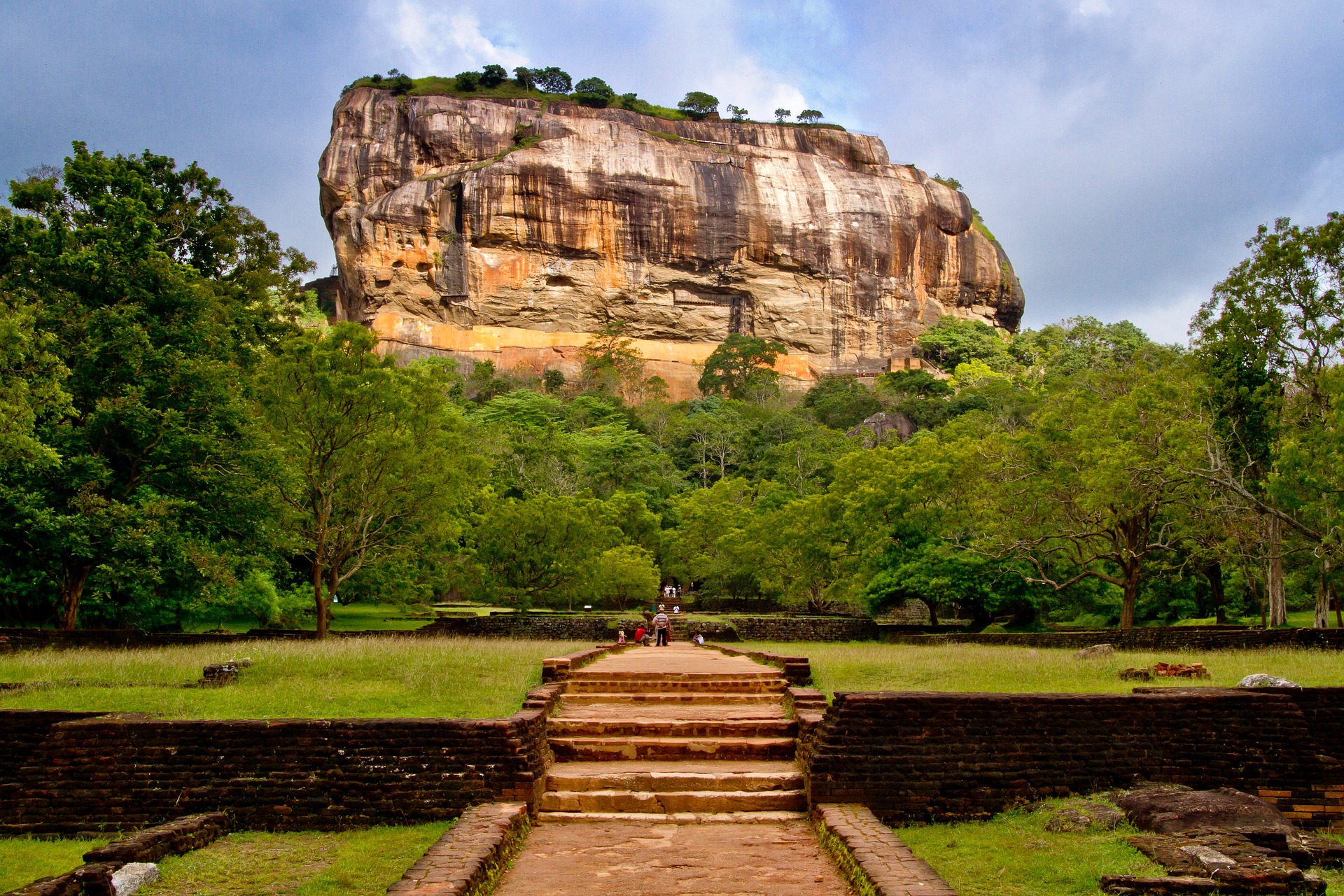 The Ancient Wonder of Sigiriya - Welcome to Sri Lanka